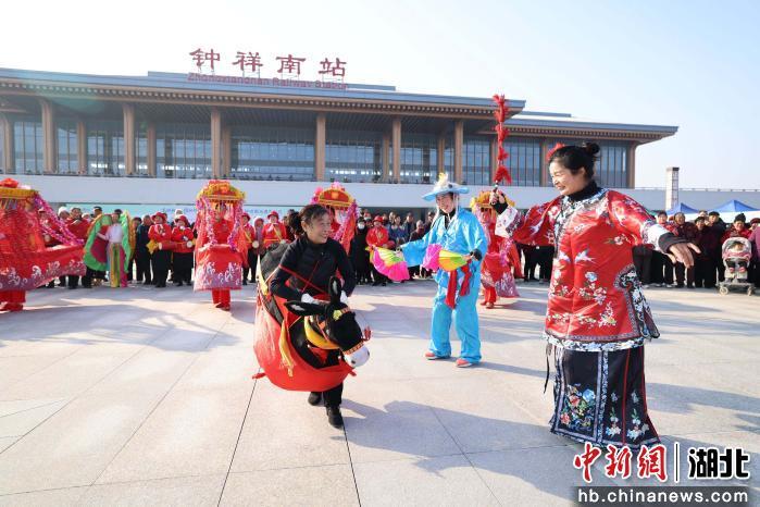 中新网湖北 湖北新闻网 沪渝蓉沿江高铁武宜段通车首日钟祥酒店入住率显著提升